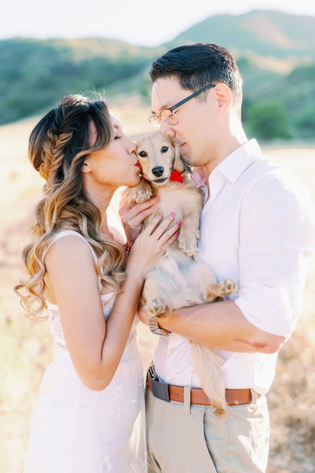 5 Tips for Including Your Pet in Your Engagement Photos! - daniraedunn.com