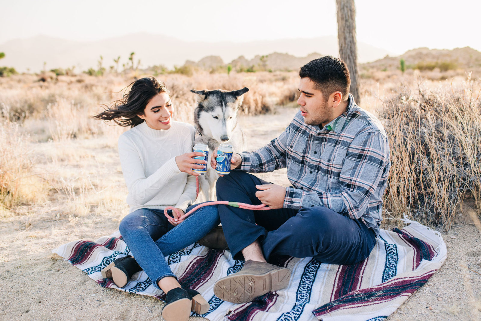 5 Tips for Including Your Pet in Your Engagement Photos! - daniraedunn.com